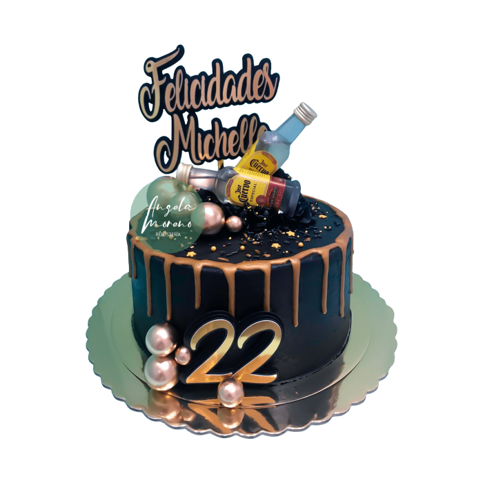 Pastel Negro Y Dorado Con Botella De Alcohol Pequeña